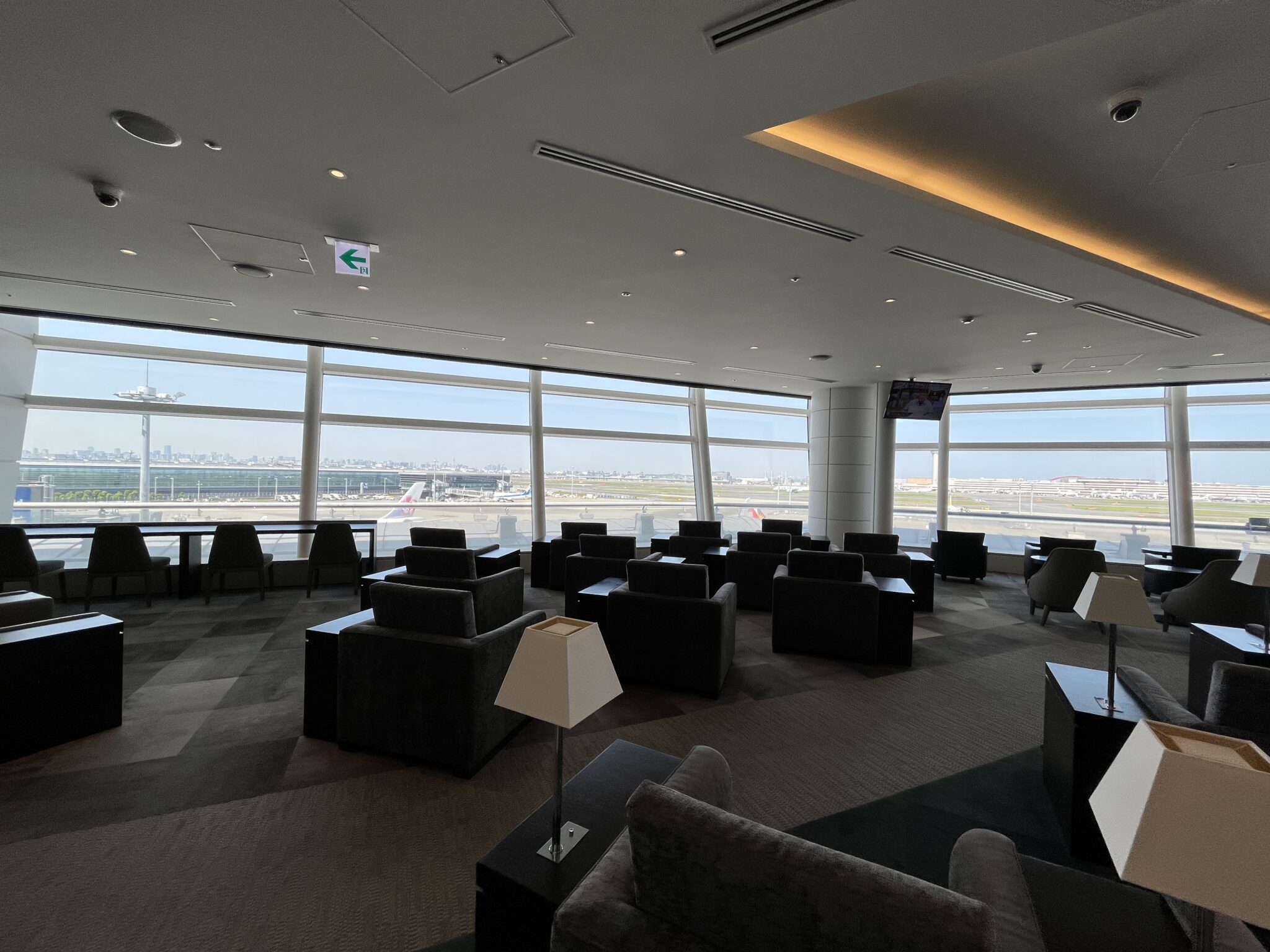 【羽田空港】エムアイカードでTIAT LOUNGEを堪能！ラウンジのサービス、内容をご紹介 - mlog